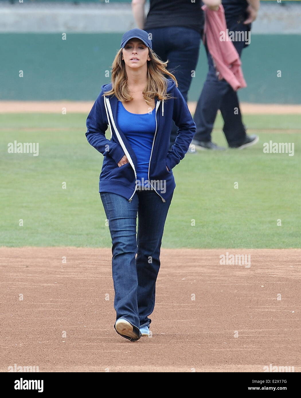 Jennifer Love Hewitt and co-stars, Brian Hallisay and Rebecca Fields ...