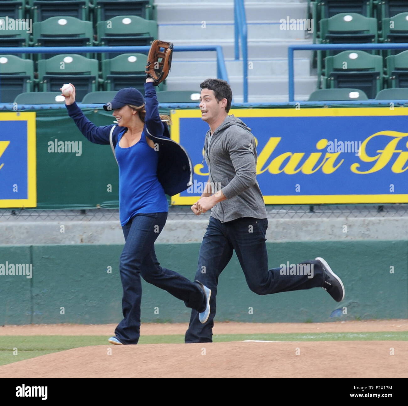 Jennifer Love Hewitt And Co Stars Brian Hallisay And Rebecca Fields
