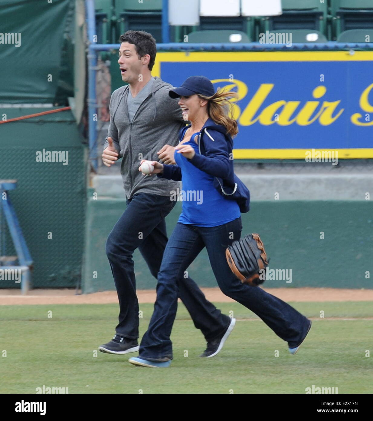 Jennifer Love Hewitt And Co Stars Brian Hallisay And Rebecca Fields