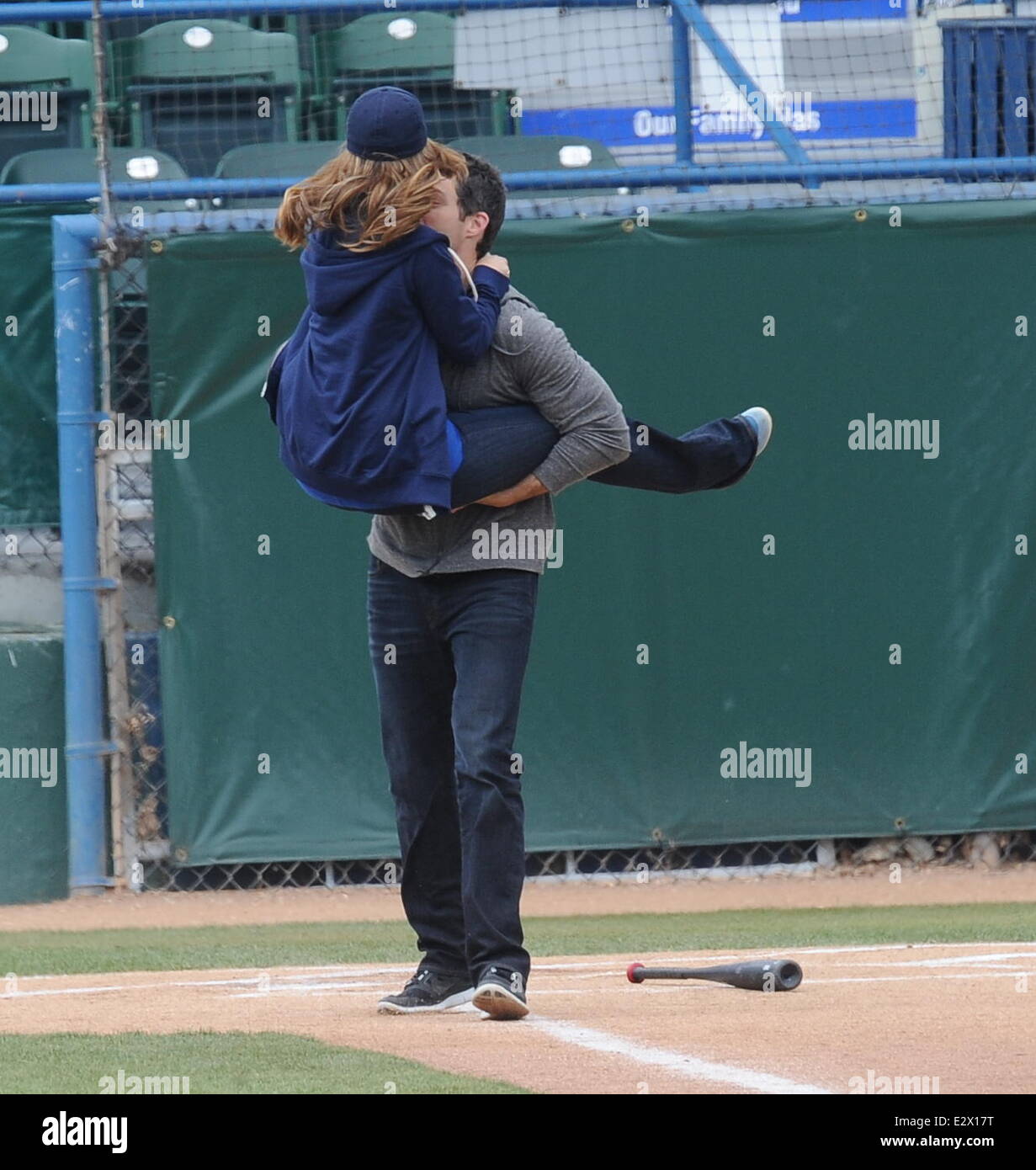 Jennifer Love Hewitt and co-stars, Brian Hallisay and Rebecca Fields ...