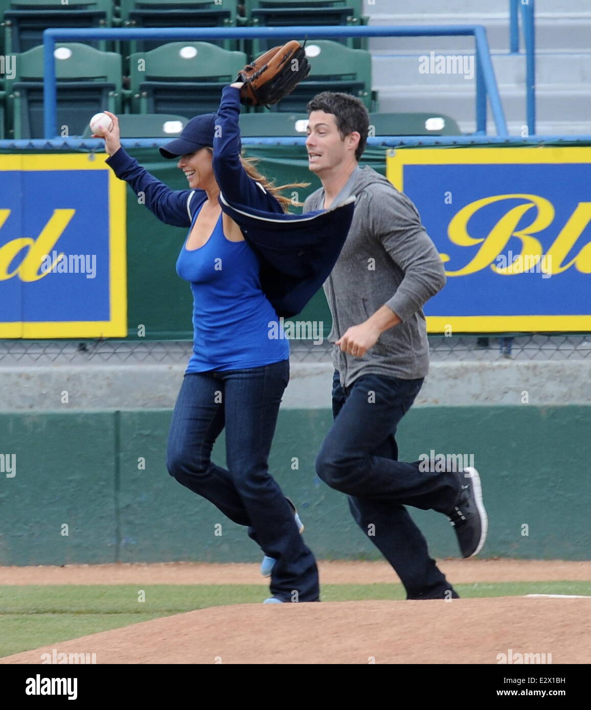 Jennifer Love Hewitt and co-stars, Brian Hallisay and Rebecca Fields ...