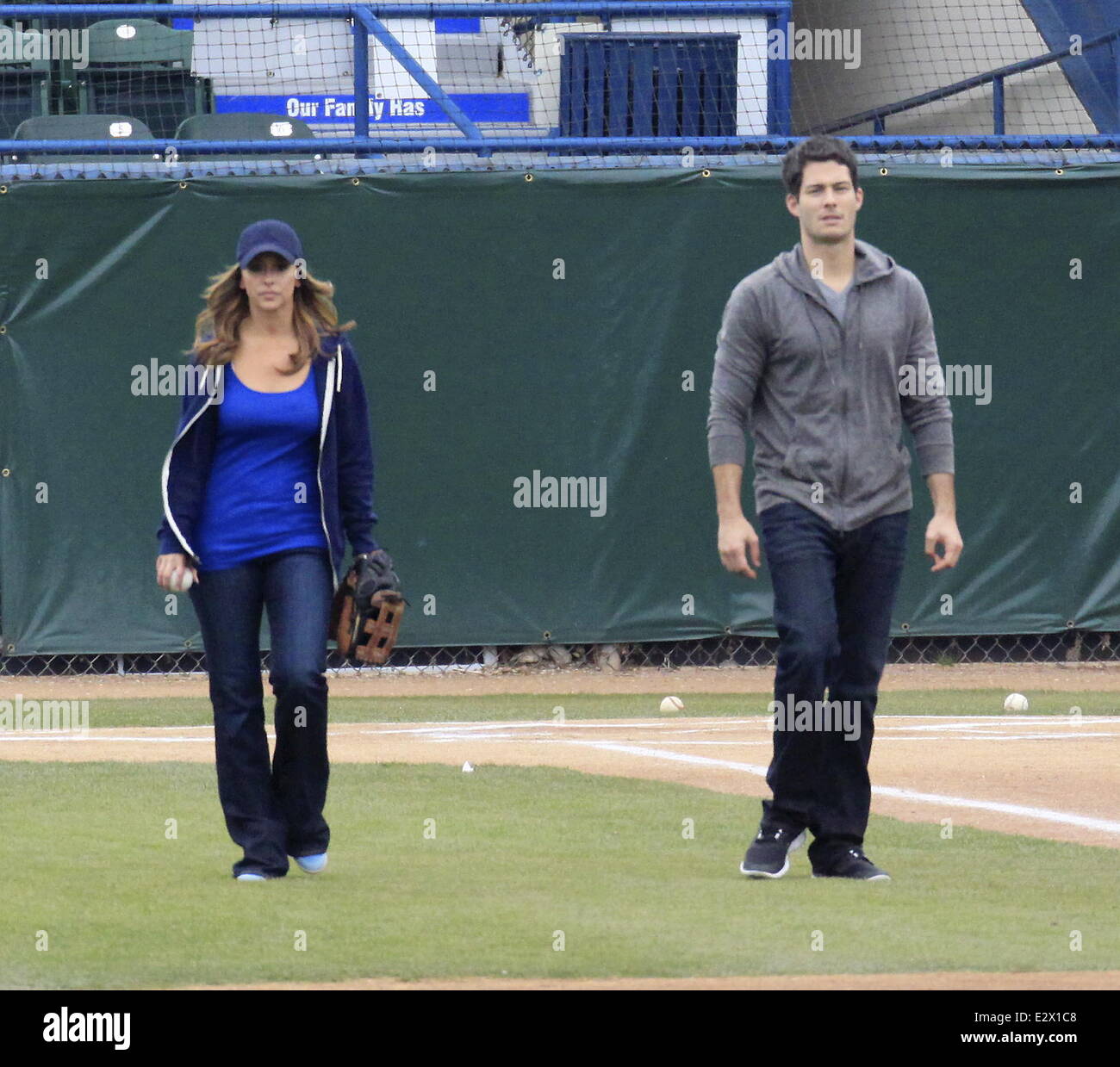 Jennifer Love Hewitt And Co Stars Brian Hallisay And Rebecca Fields