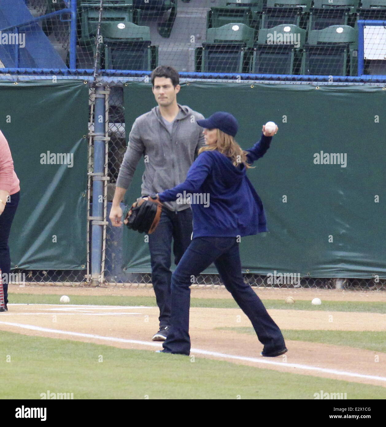 Jennifer Love Hewitt And Co Stars Brian Hallisay And Rebecca Fields