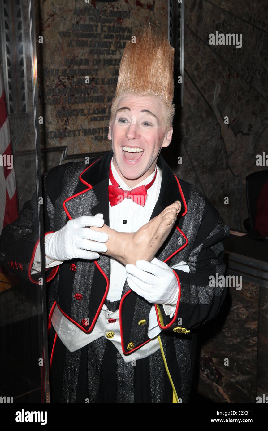 Comic daredevil Bello Nock visits 86th floor observatory at The Empire ...