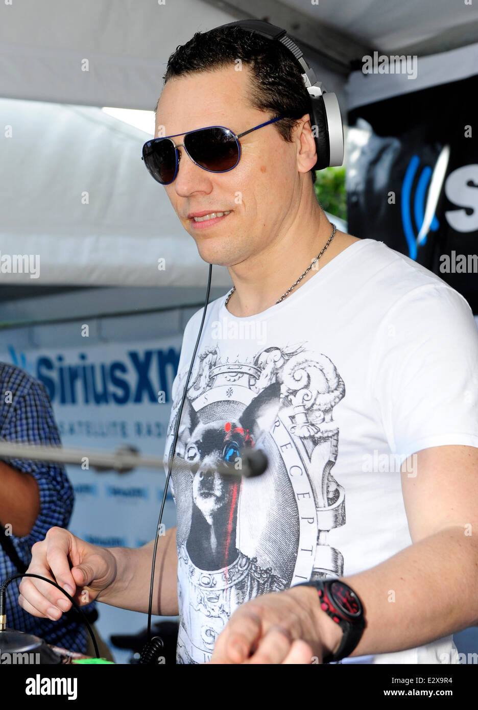 Sirius xm dj hi-res stock photography and images - Alamy