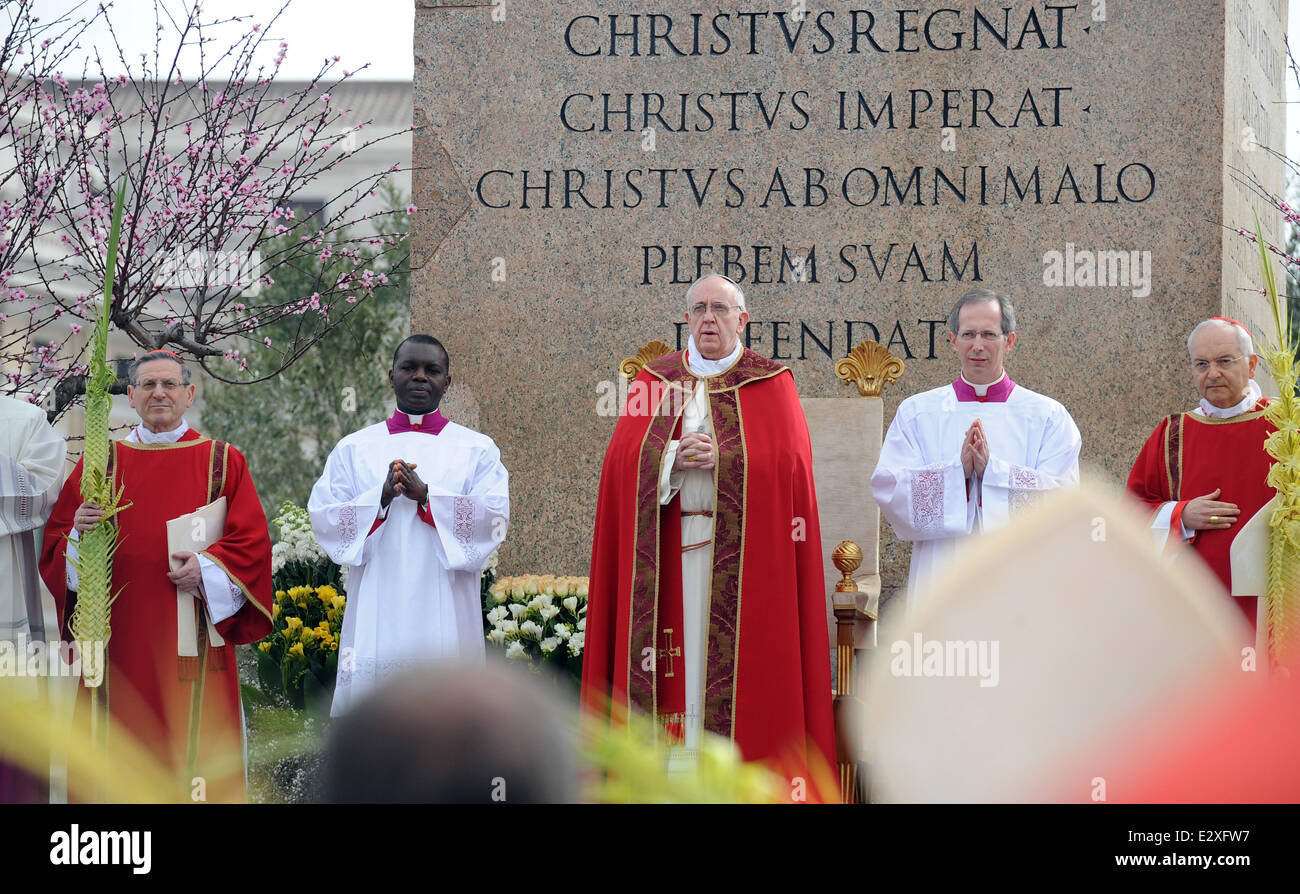 Pope Francis conducts The Palm Sunday celebrations in St Peter's Square ...