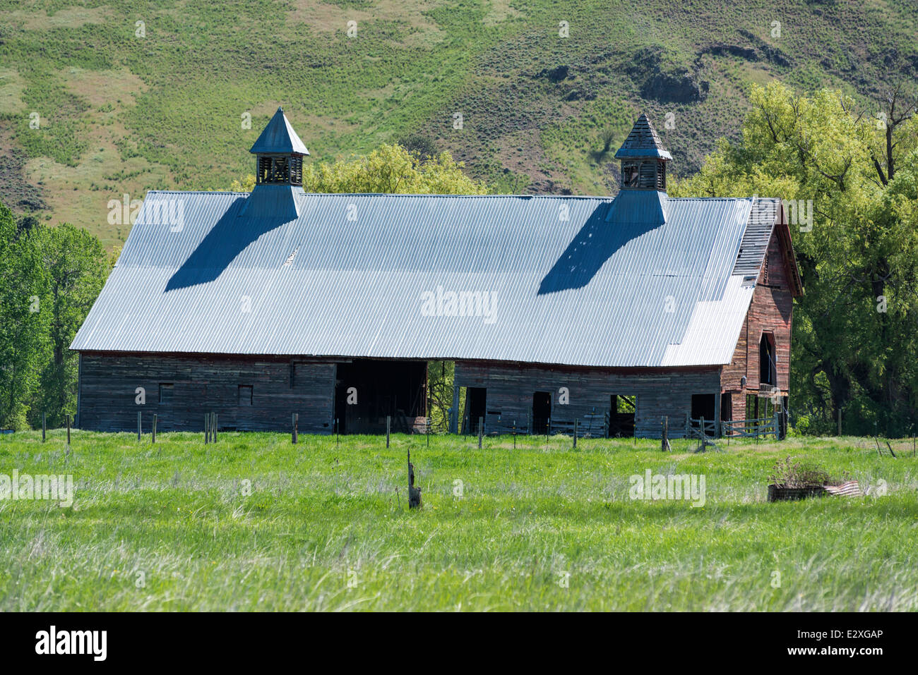 Barn cupola hi-res stock photography and images - Alamy