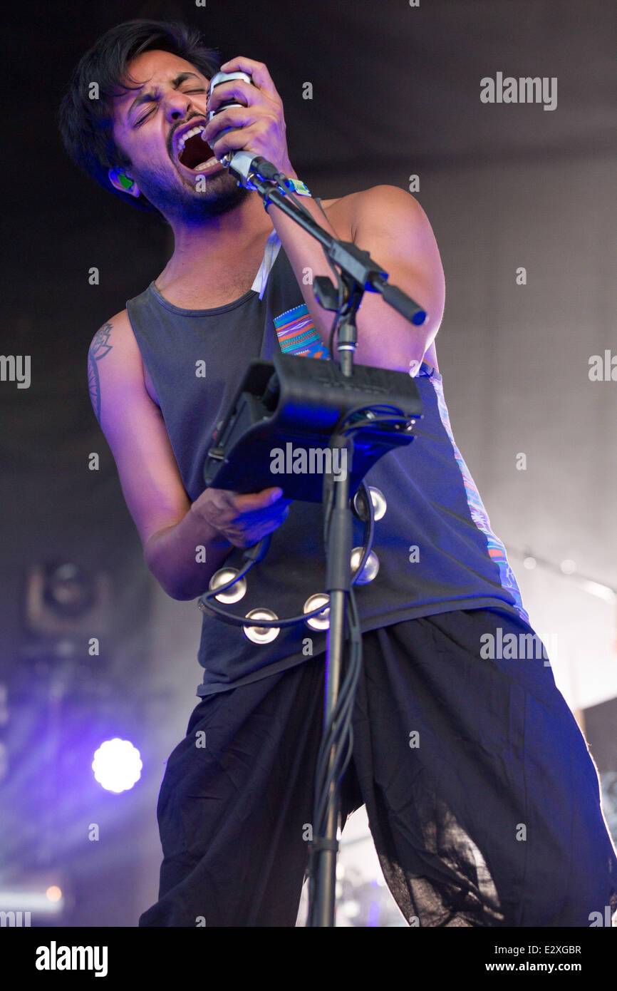 Sameer gadhia performs hi-res stock photography and images - Alamy