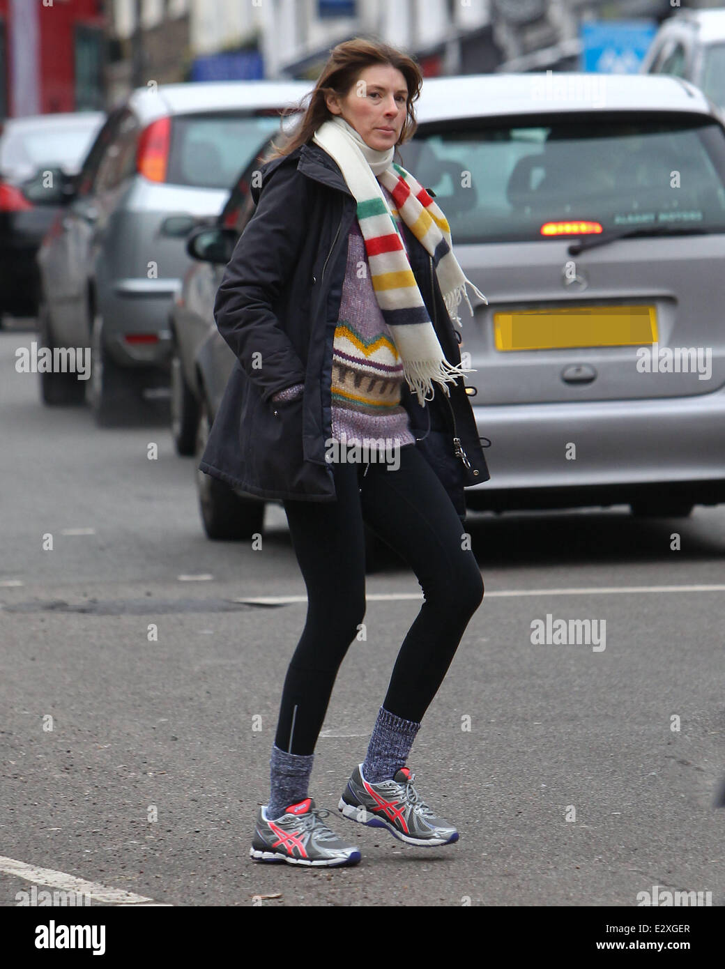 Jools Oliver returns to her Range Rover after dropping her children off ...