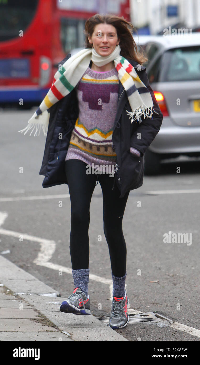 Jools Oliver returns to her Range Rover after dropping her children off ...