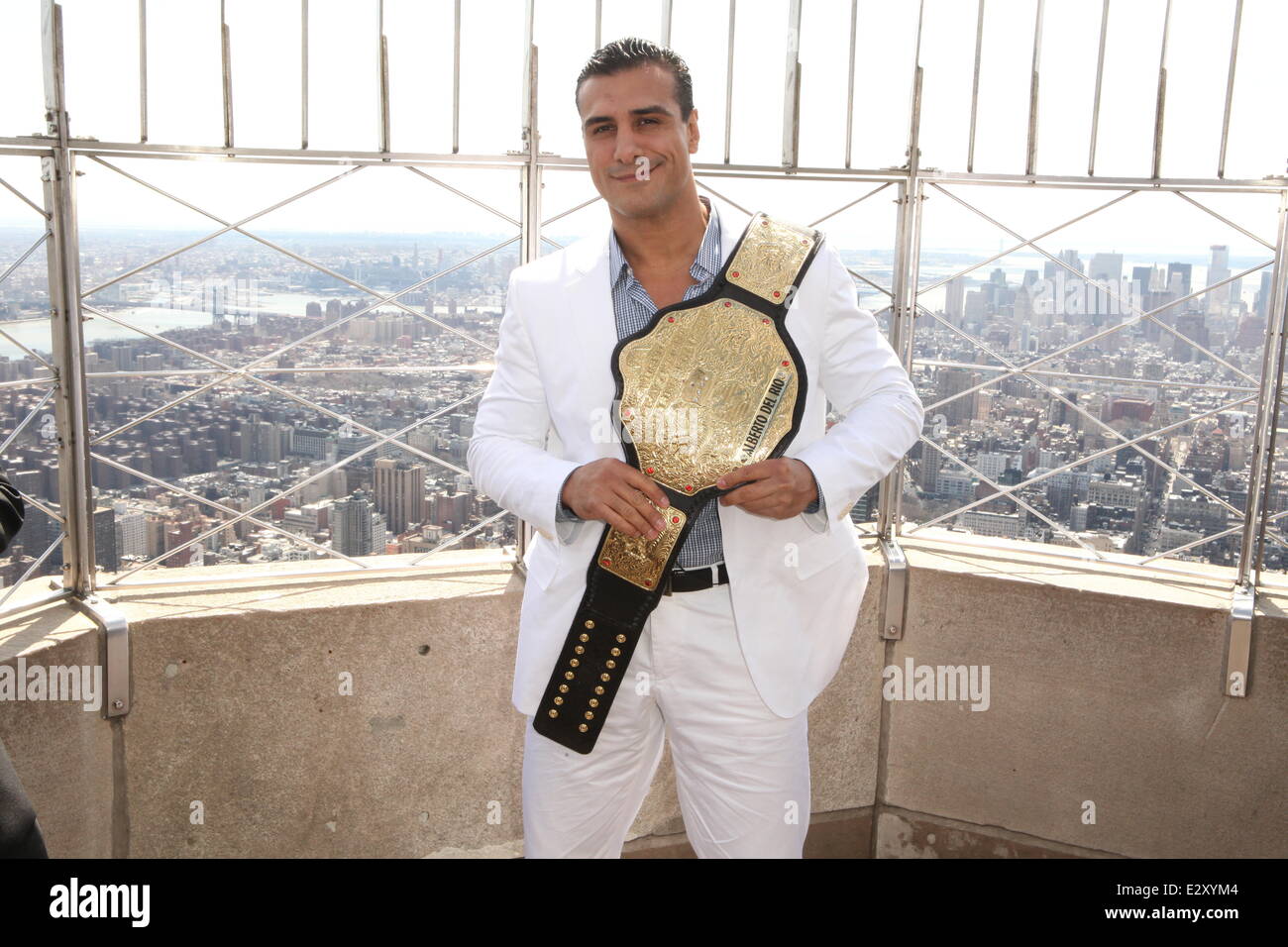 The Empire State Building hosts WWE Heavyweight Champion Alberto Del ...