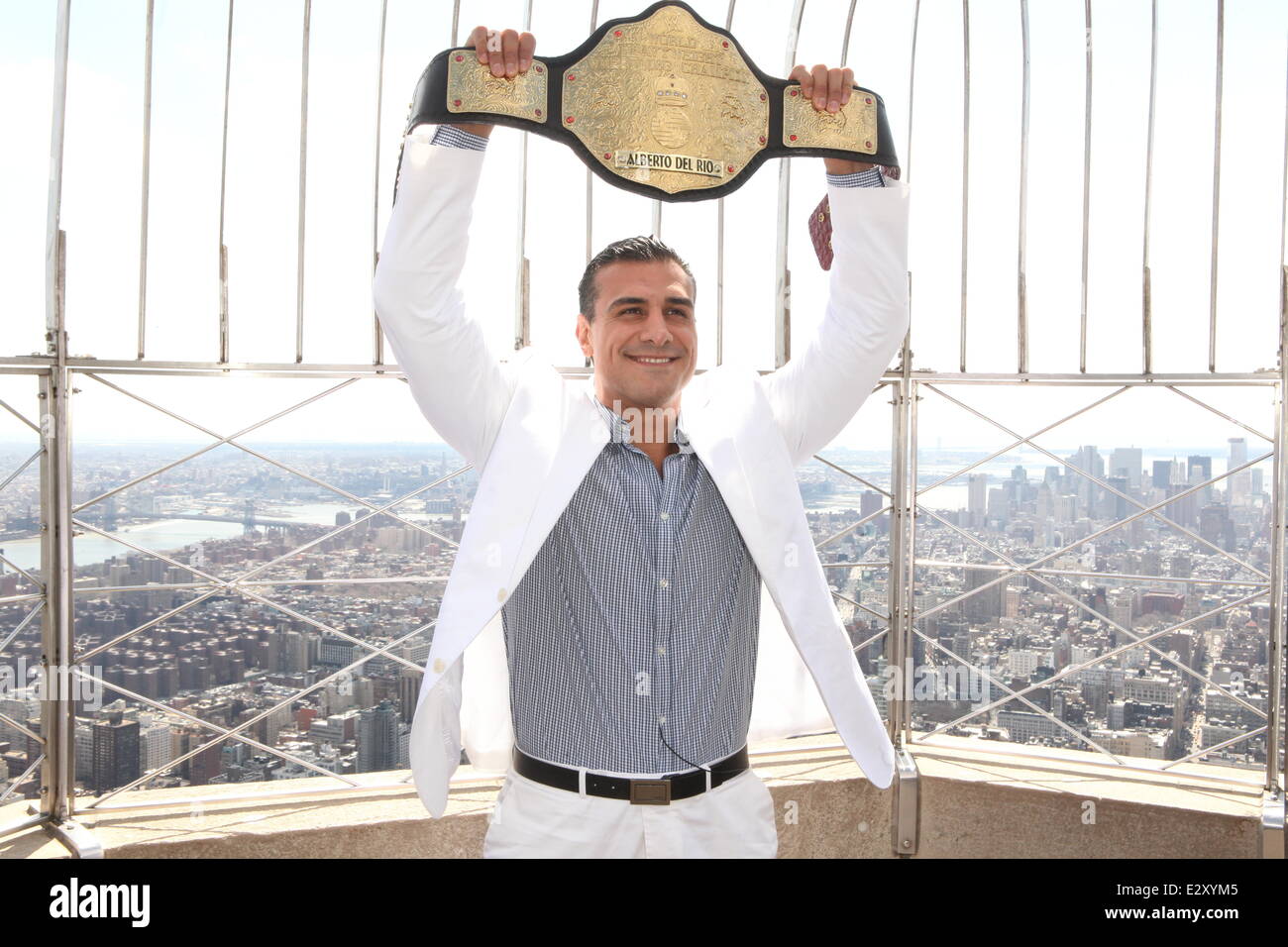 The Empire State Building hosts WWE Heavyweight Champion Alberto Del ...