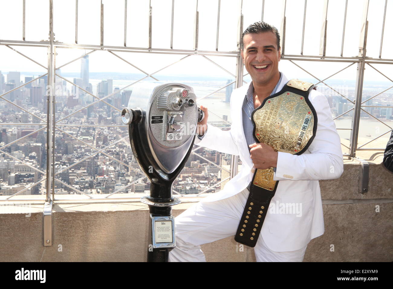 The Empire State Building hosts WWE Heavyweight Champion Alberto Del ...