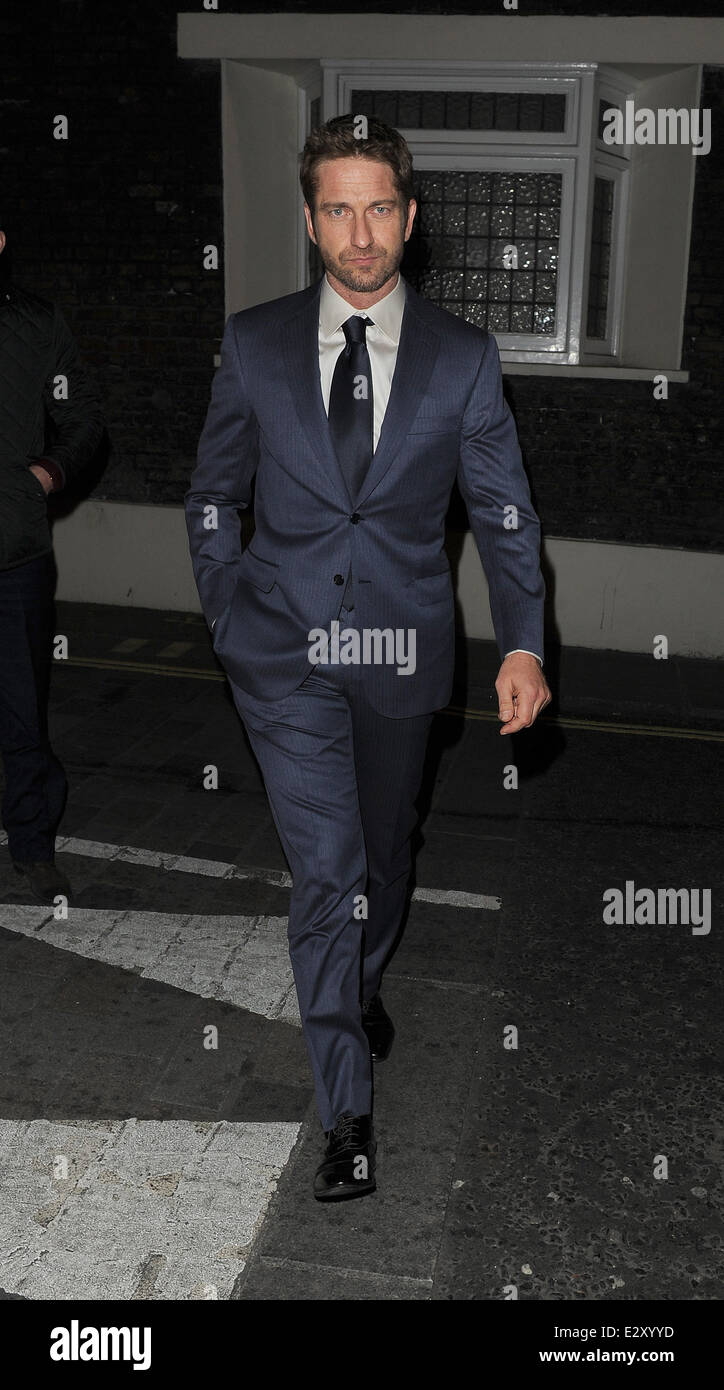 Gerard butler enjoys 3 hour meal with friends hi-res stock photography ...