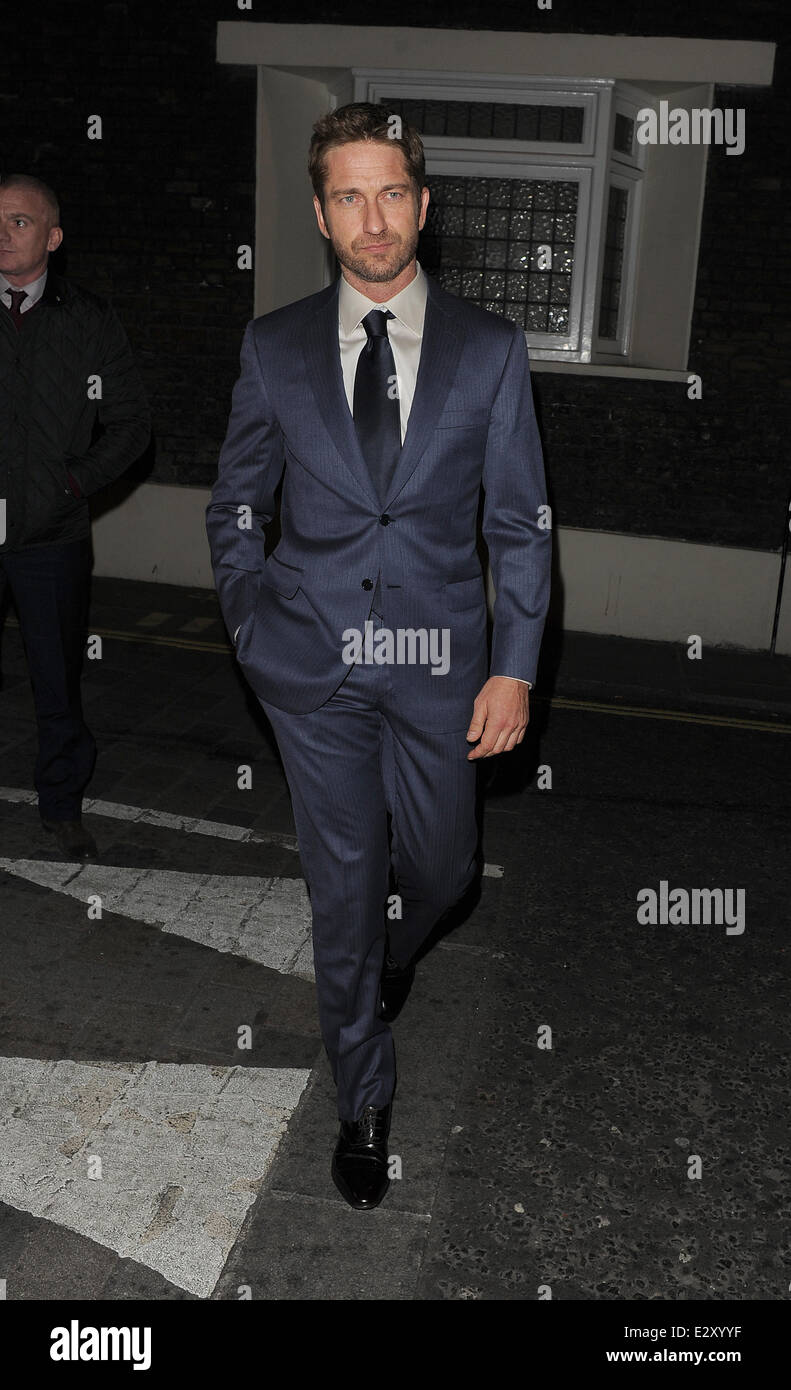 Gerard butler enjoys a 3 hour meal with friends hi-res stock ...