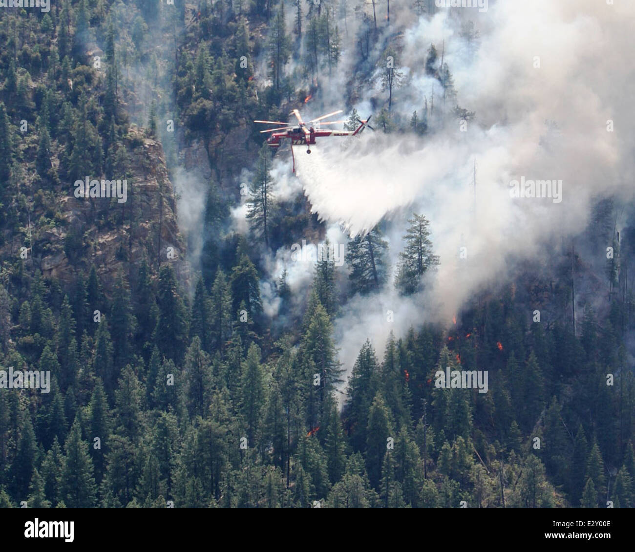Helicopter 781 drops water during the Slide Fire in Oak Creek Canyon ...