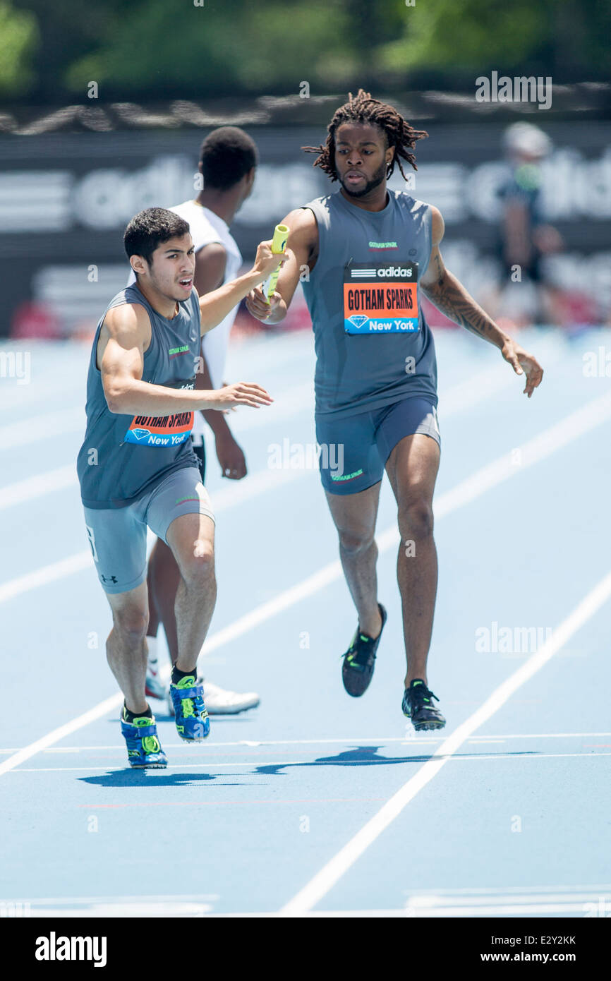 Mens athletics track hi-res stock photography and images - Alamy