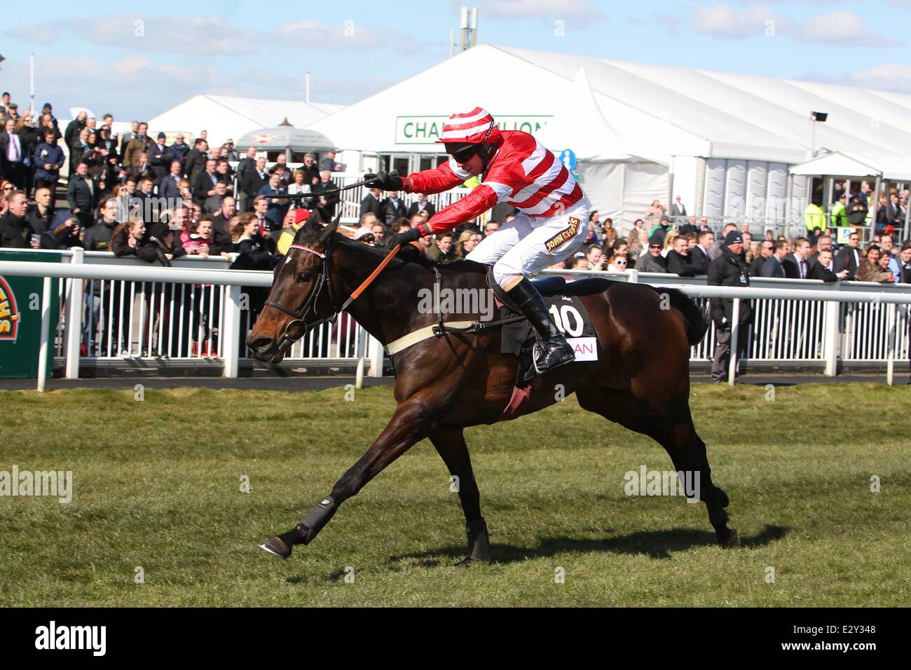 John Smith Grand National weekend at Aintree - Racing - Day 1 Featuring ...