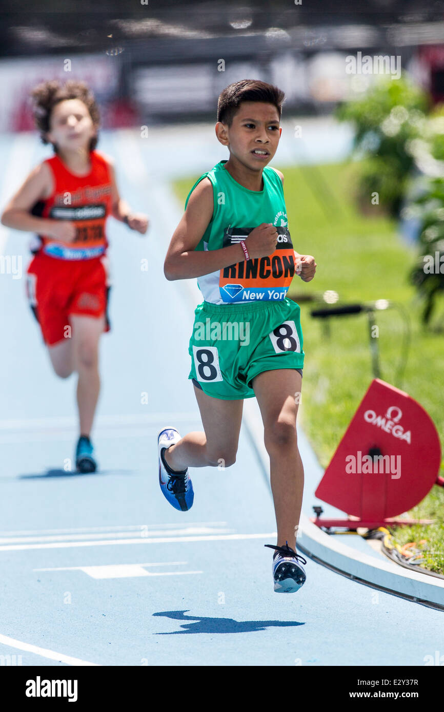 Teen boy running track hi-res stock photography and images - Alamy