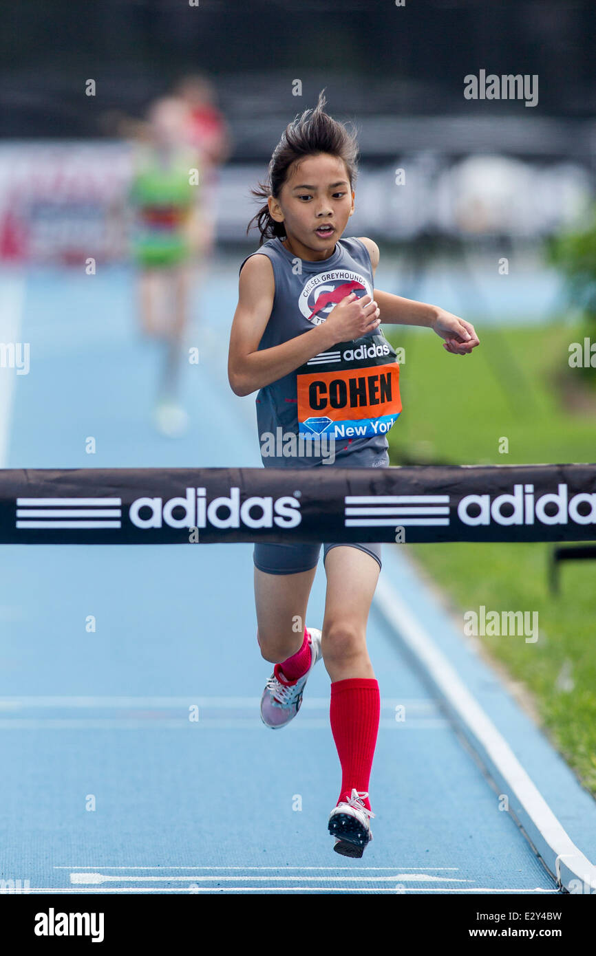 Lily cohen winner competing in hi-res stock photography and images - Alamy