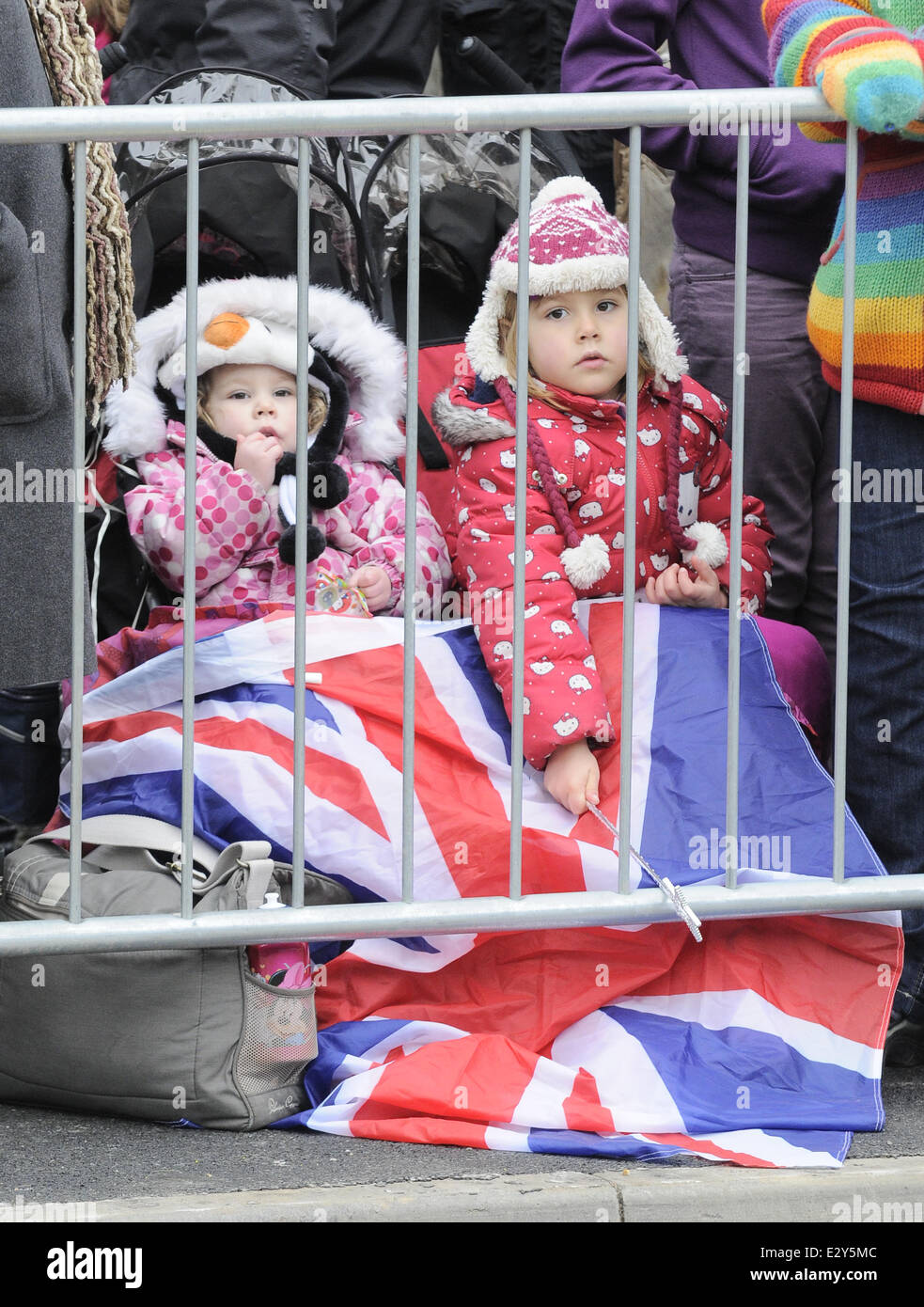 Members of the public wait to catch a glimpse of Queen Elizabeth II as ...