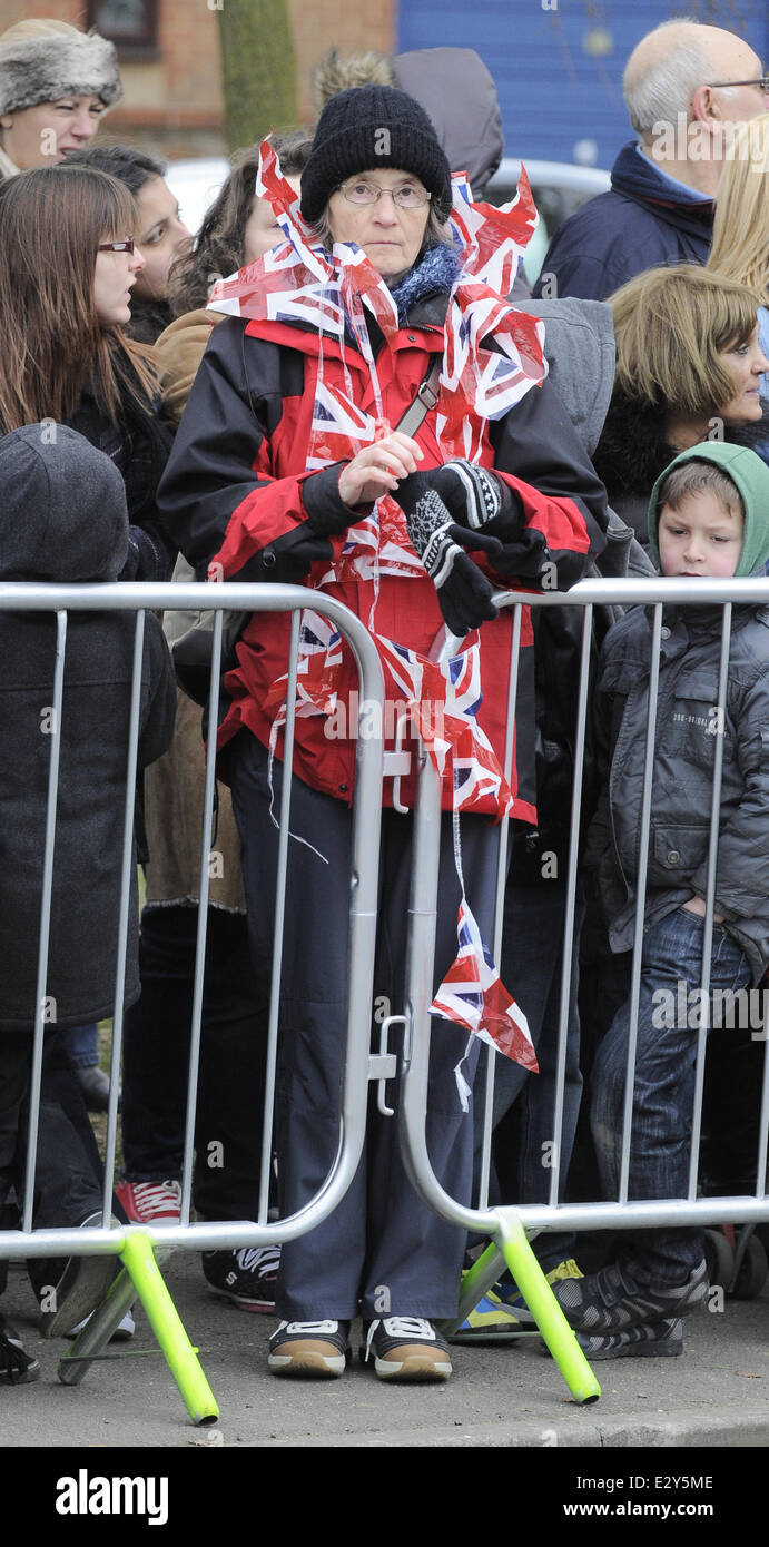 Members of the public wait to catch a glimpse of Queen Elizabeth II as ...