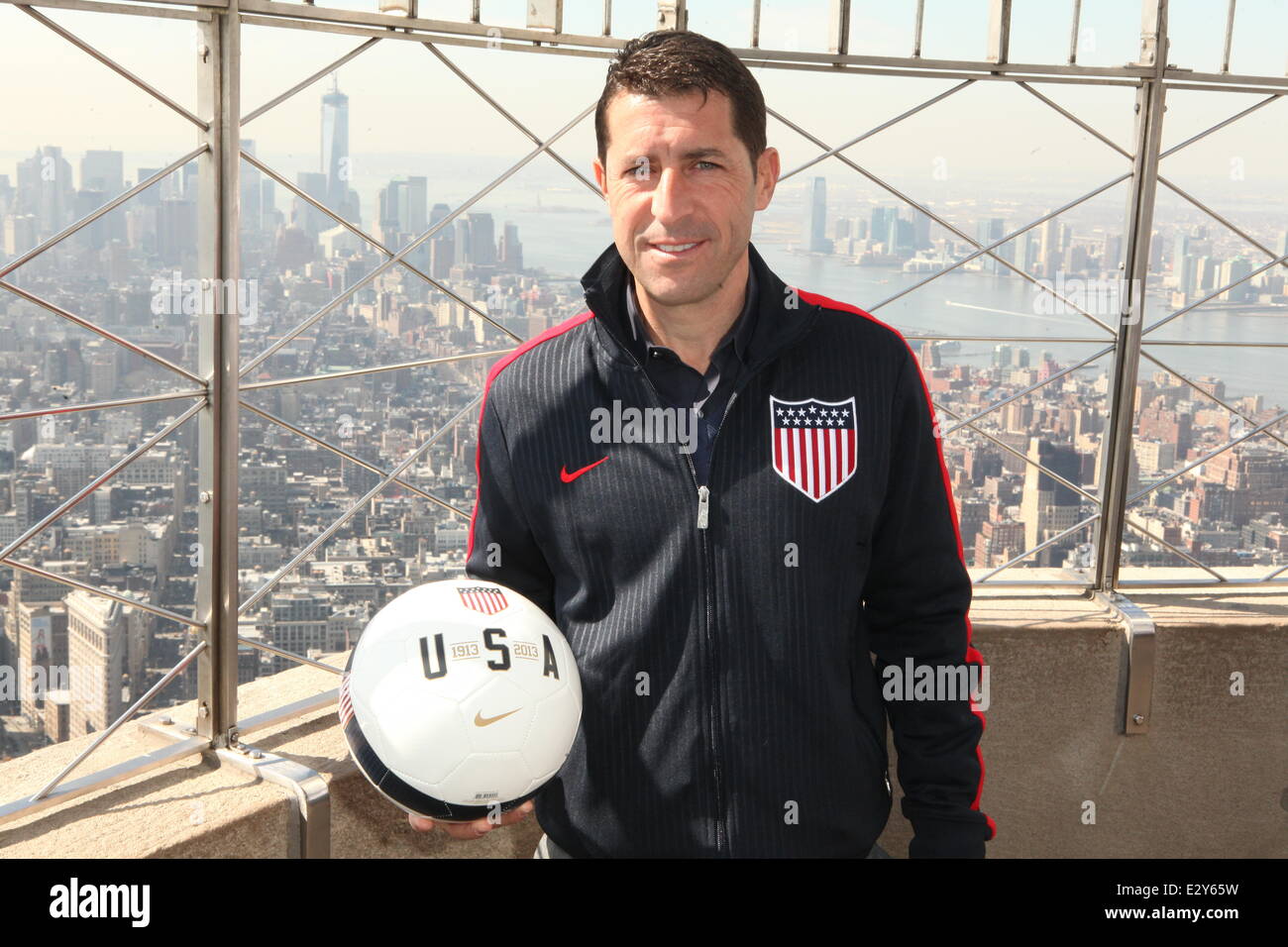 U.S. Soccer players and coaches light The Empire State Building red ...