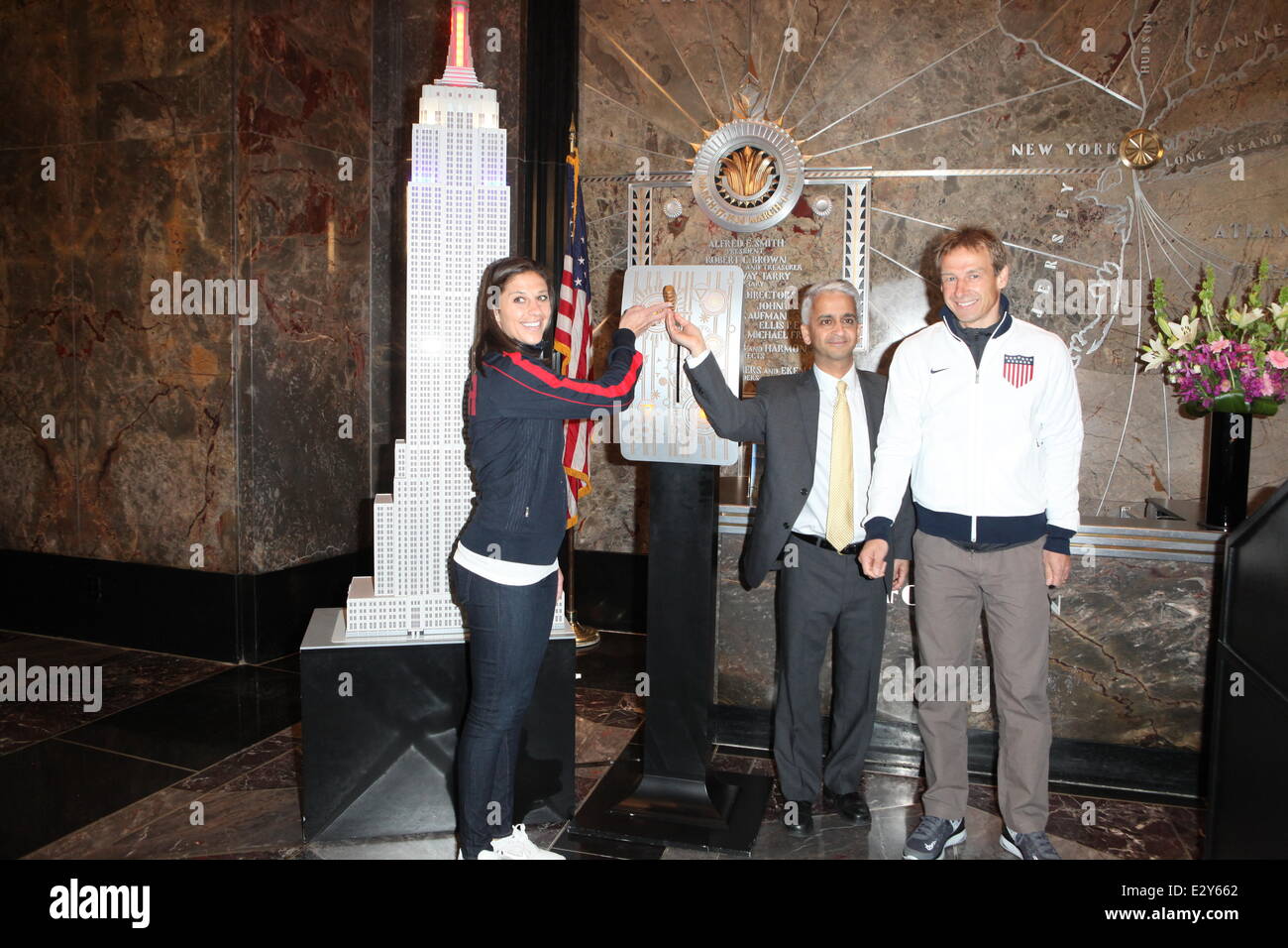U.S. Soccer players and coaches light The Empire State Building red ...