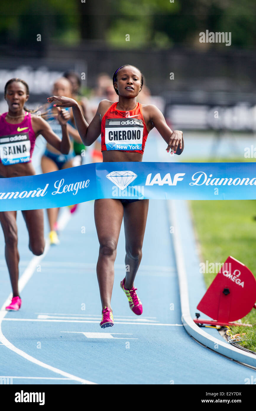 Female kenyan runner win hi-res stock photography and images - Alamy