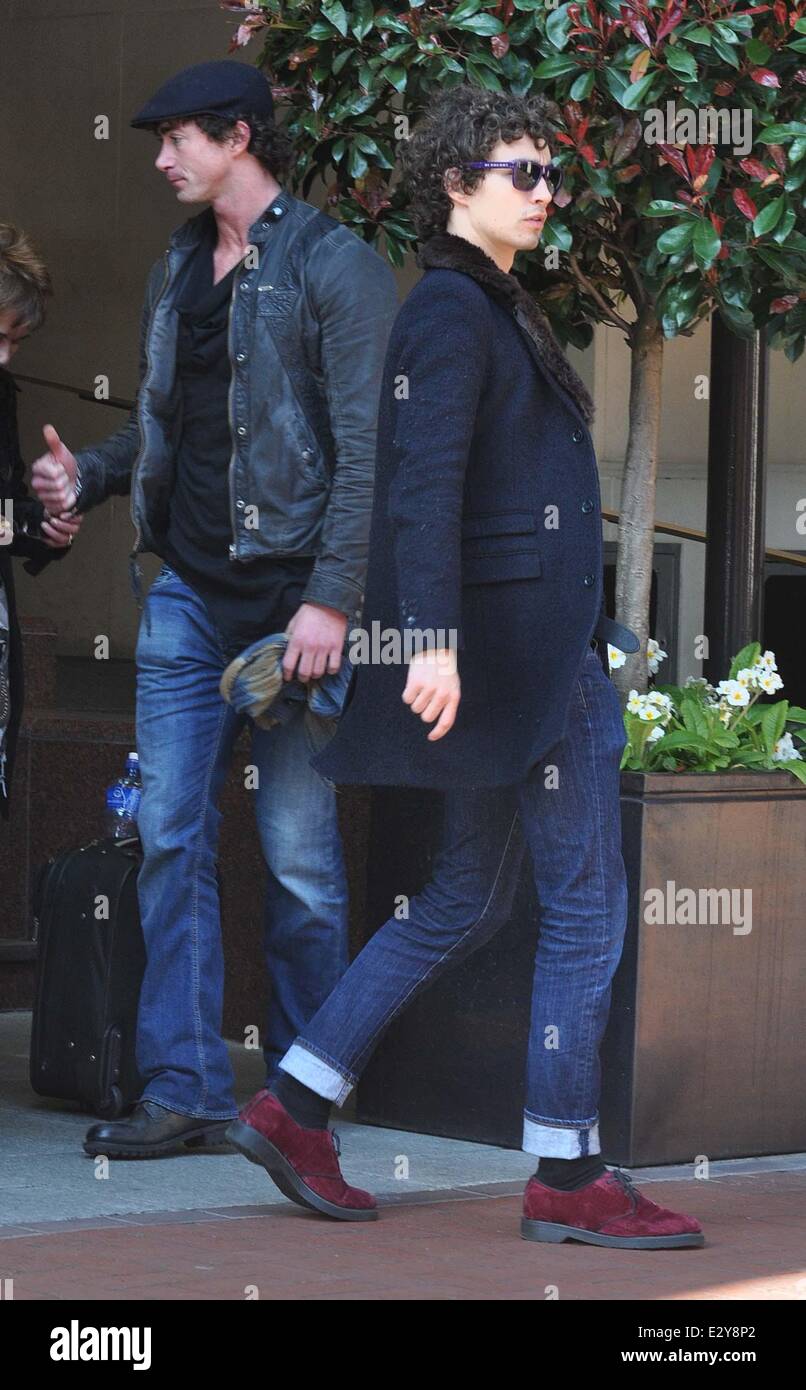 Love/Hate actor Robert Sheehan out and about with his brother, Brendan ...