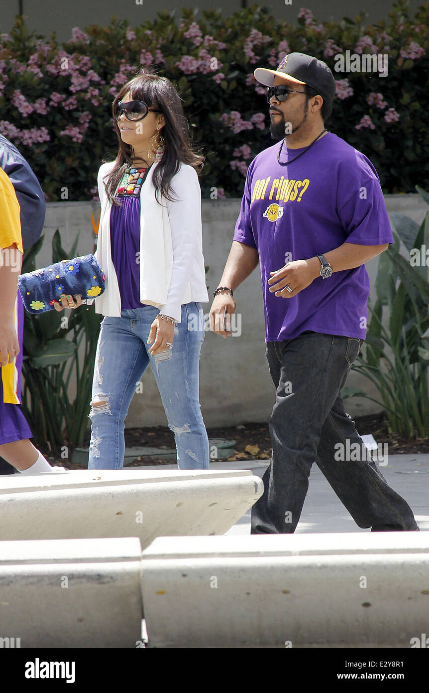 Celebrities arrive to watch the Los Angeles Lakers play the Los Angeles ...