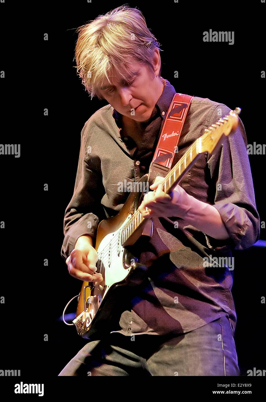 Eric johnson guitarist hi-res stock photography and images - Alamy
