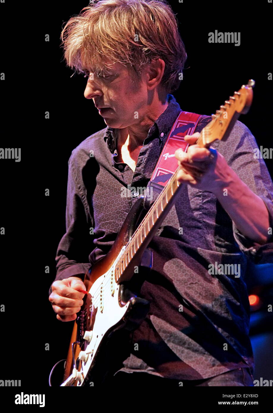 Eric johnson guitarist hi-res stock photography and images - Alamy