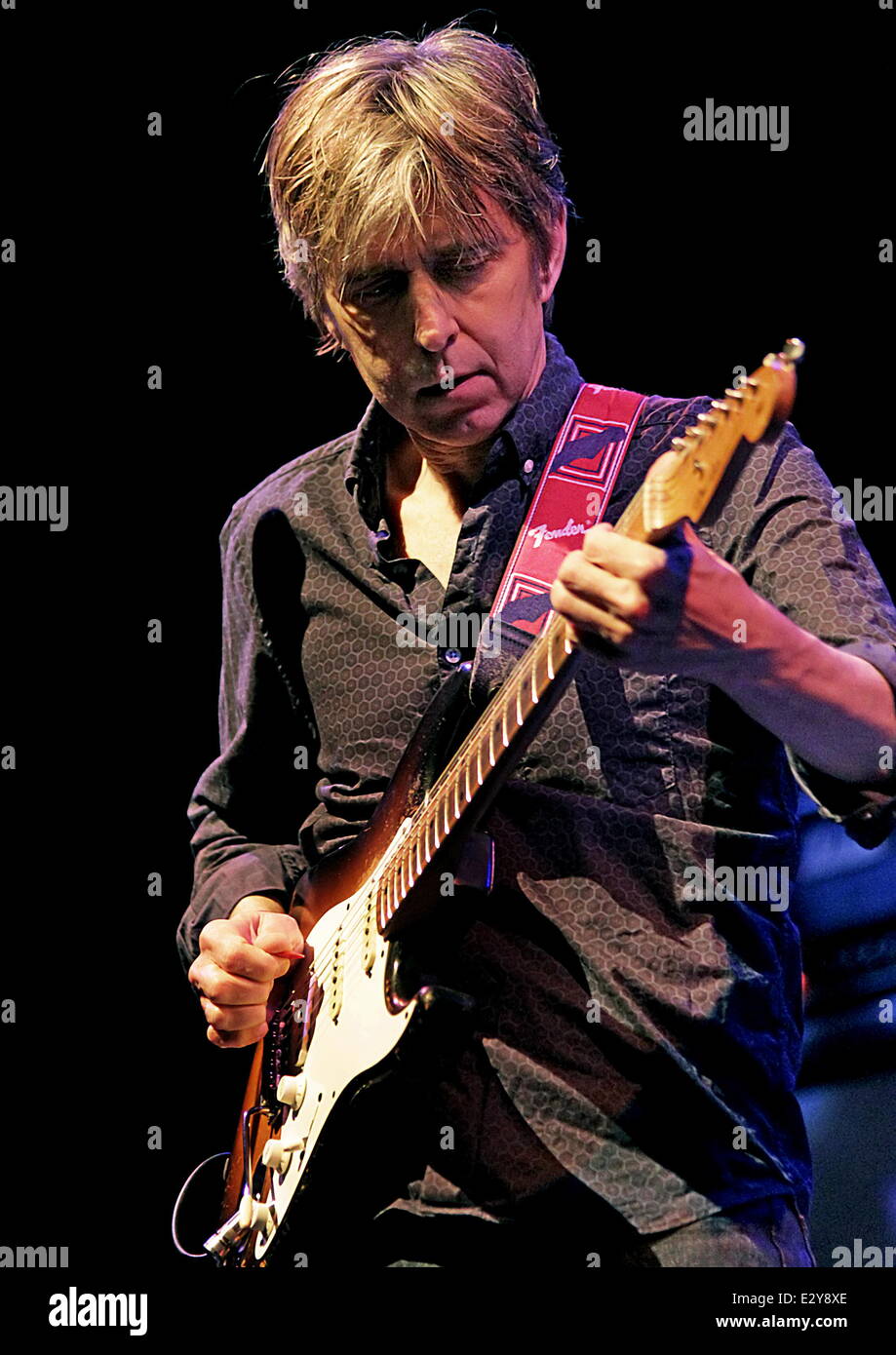 Eric johnson guitarist hi-res stock photography and images - Alamy