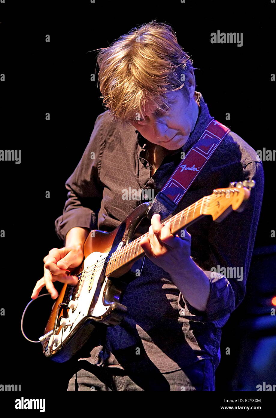 Eric johnson guitarist hi-res stock photography and images - Alamy