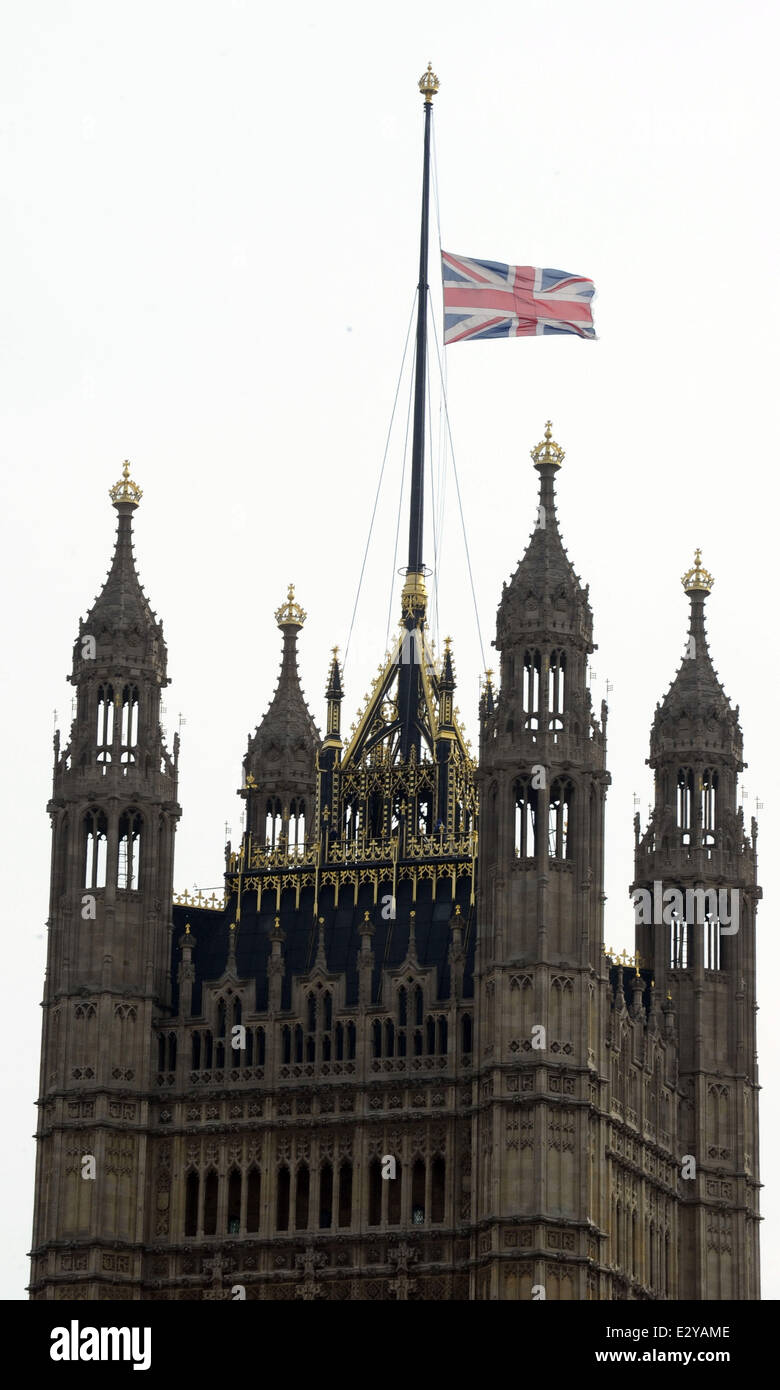 The Union Flag is lowered to half mast at Westminster Abbey after the ...
