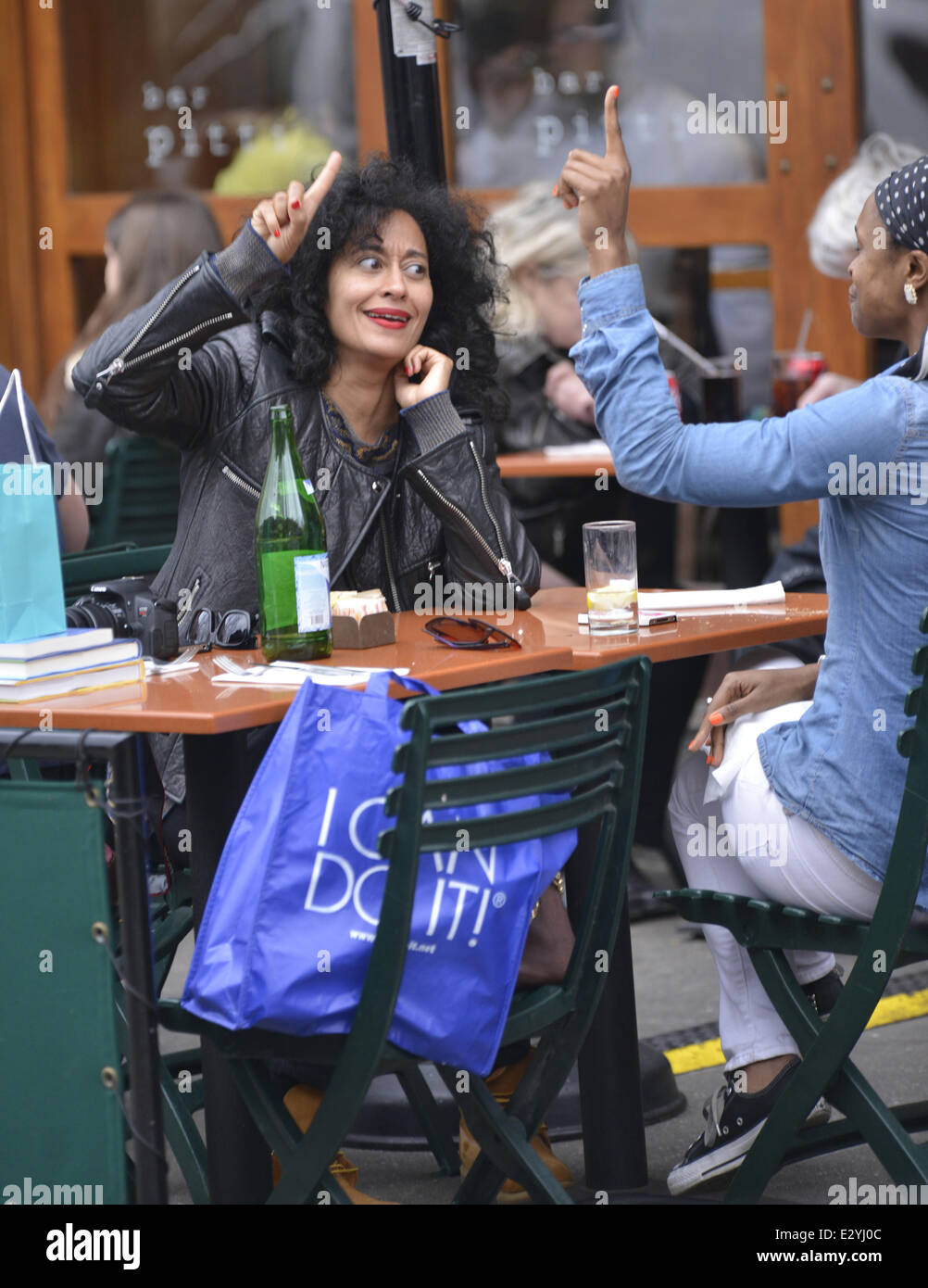 Tracee ellis ross hair hi-res stock photography and images - Alamy