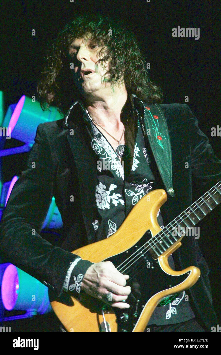 Heaven and Earth 'DIG' Album Release Party at the The Fonda Theatre ...