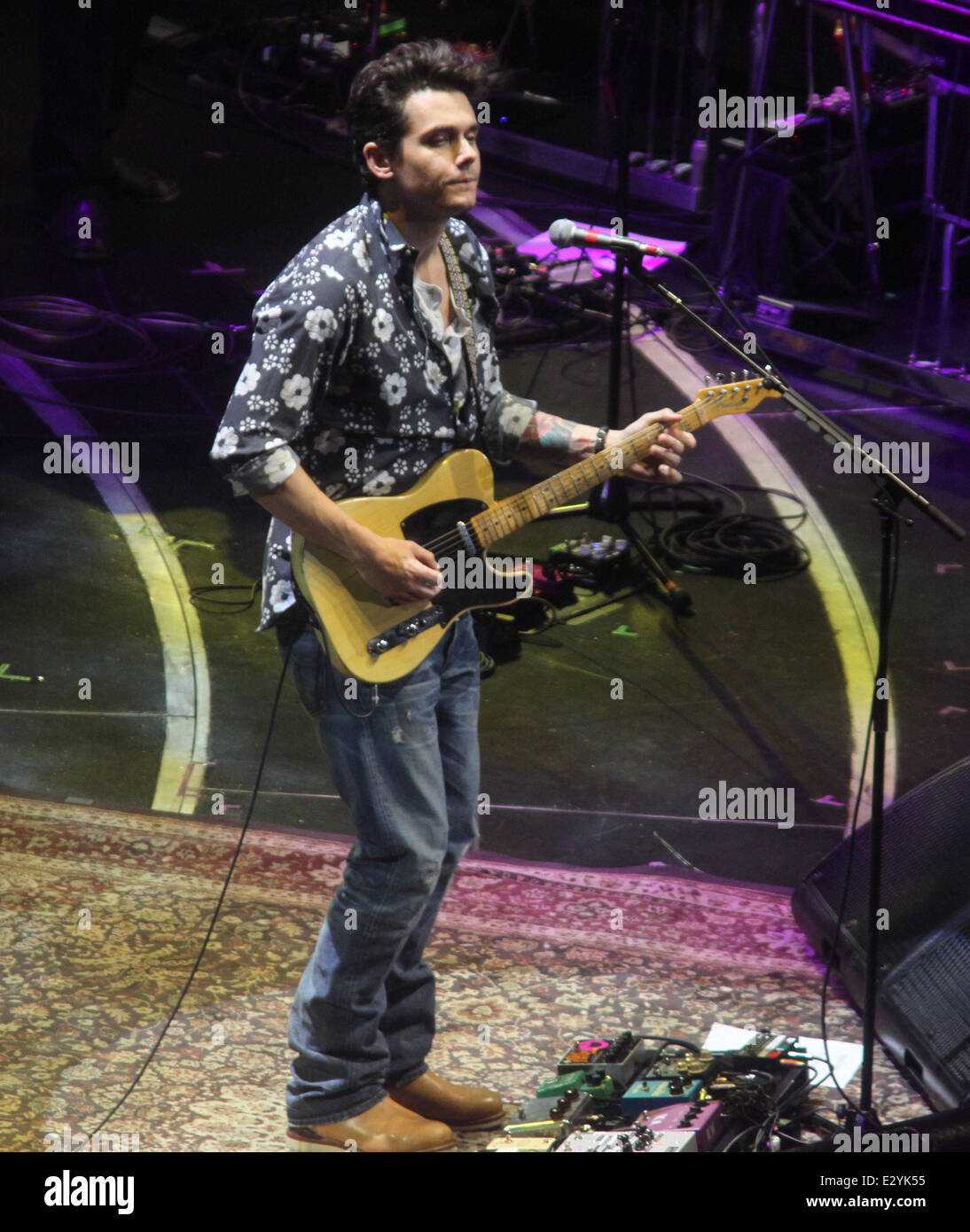 John mayer crossroads guitar festival hi-res stock photography and ...