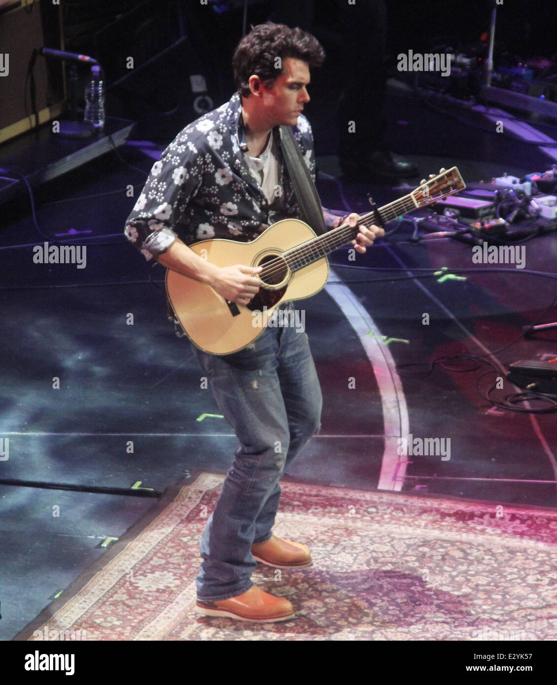 John mayer crossroads guitar festival hi-res stock photography and ...