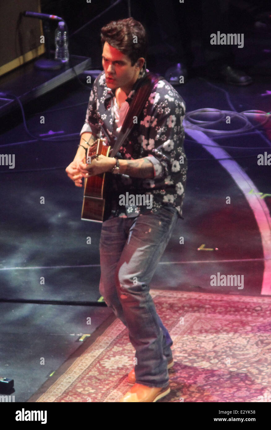 John mayer crossroads guitar festival hi-res stock photography and ...