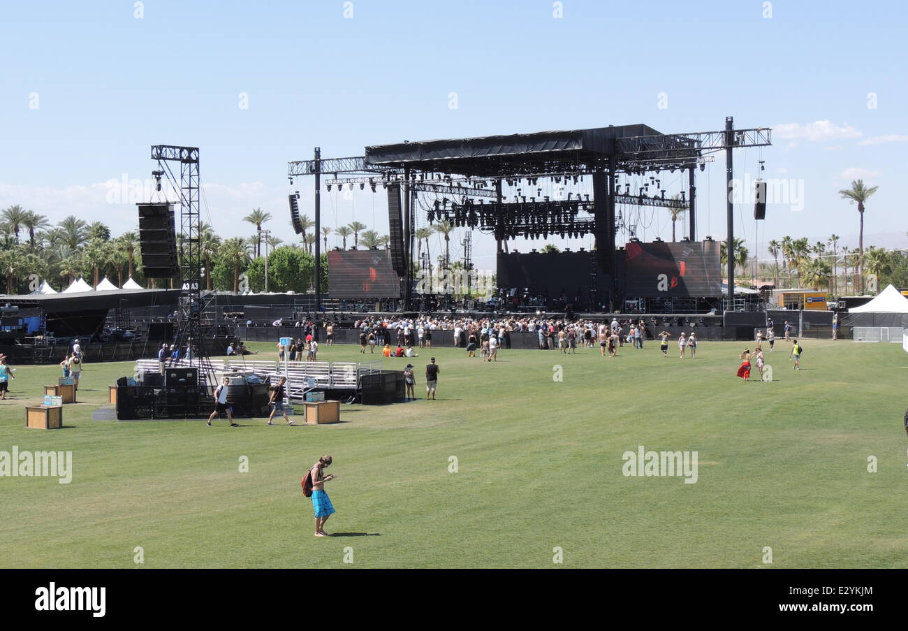 2013 Coachella Valley Music and Arts Festival-Atmosphere - Week 1 Day 1 ...
