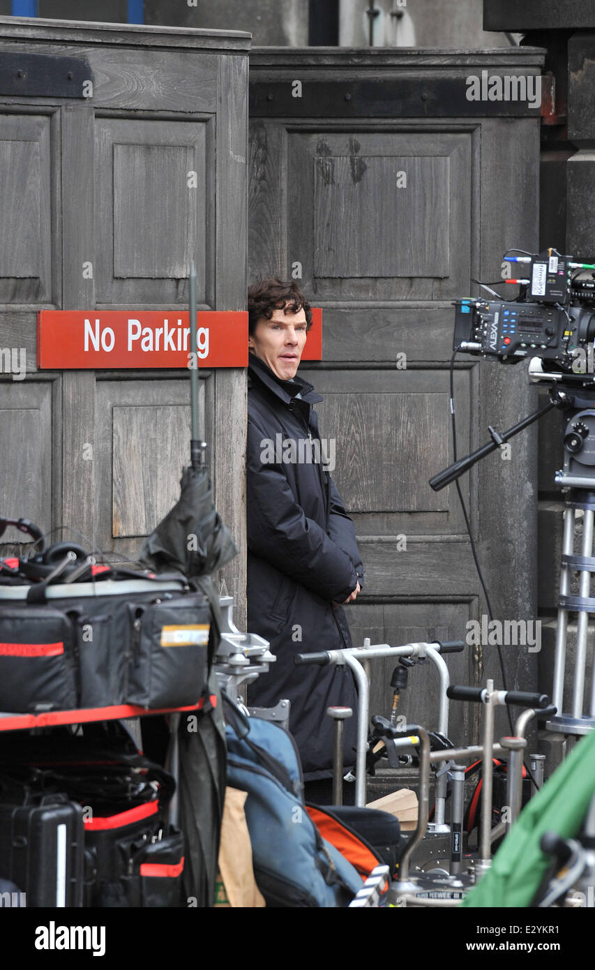 Benedict Cumberbatch films a scene for the third series of 'Sherlock ...