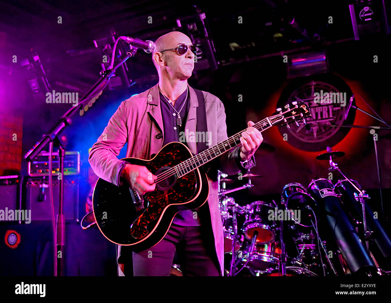 Simon Townshend, younger brother of The Who's Pete Townshend ...