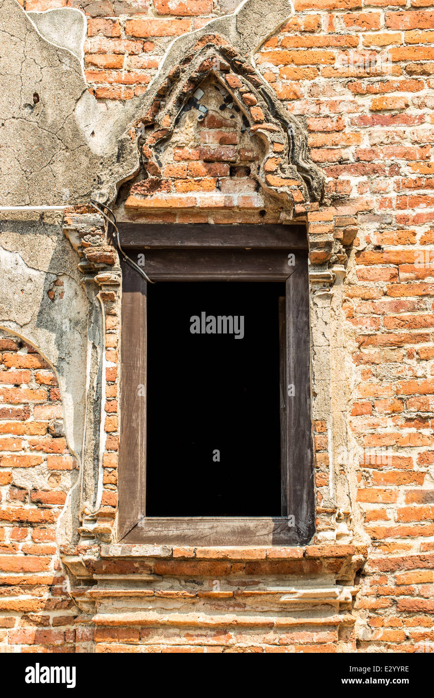 traditional Thai style window at Wat Samanakotharam, Ayutthaya ...