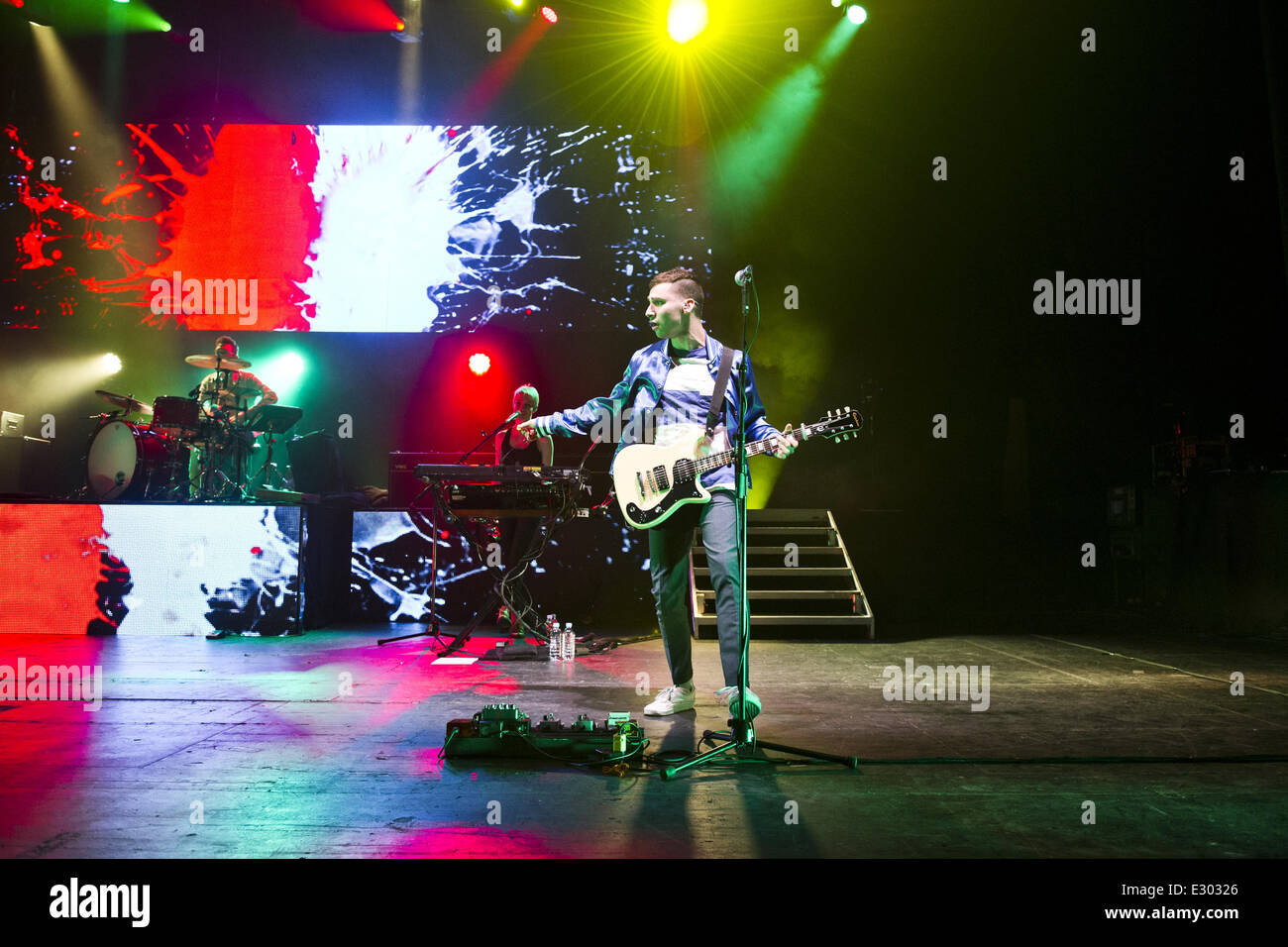 FUN. performing live at the Apollo Hammersmith Featuring: Jack Antonoff ...