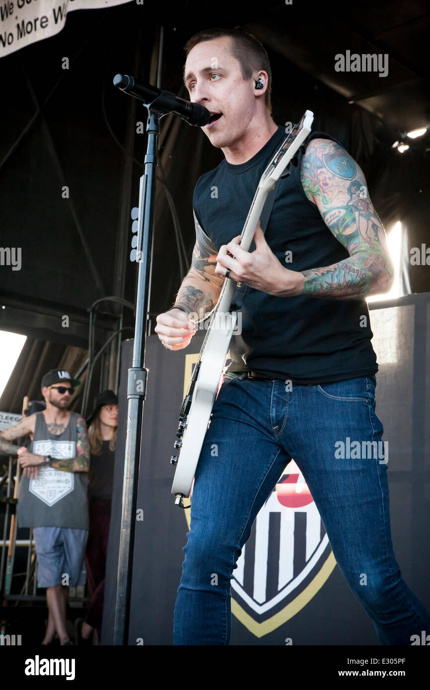 Yellowcard band hi-res stock photography and images - Alamy