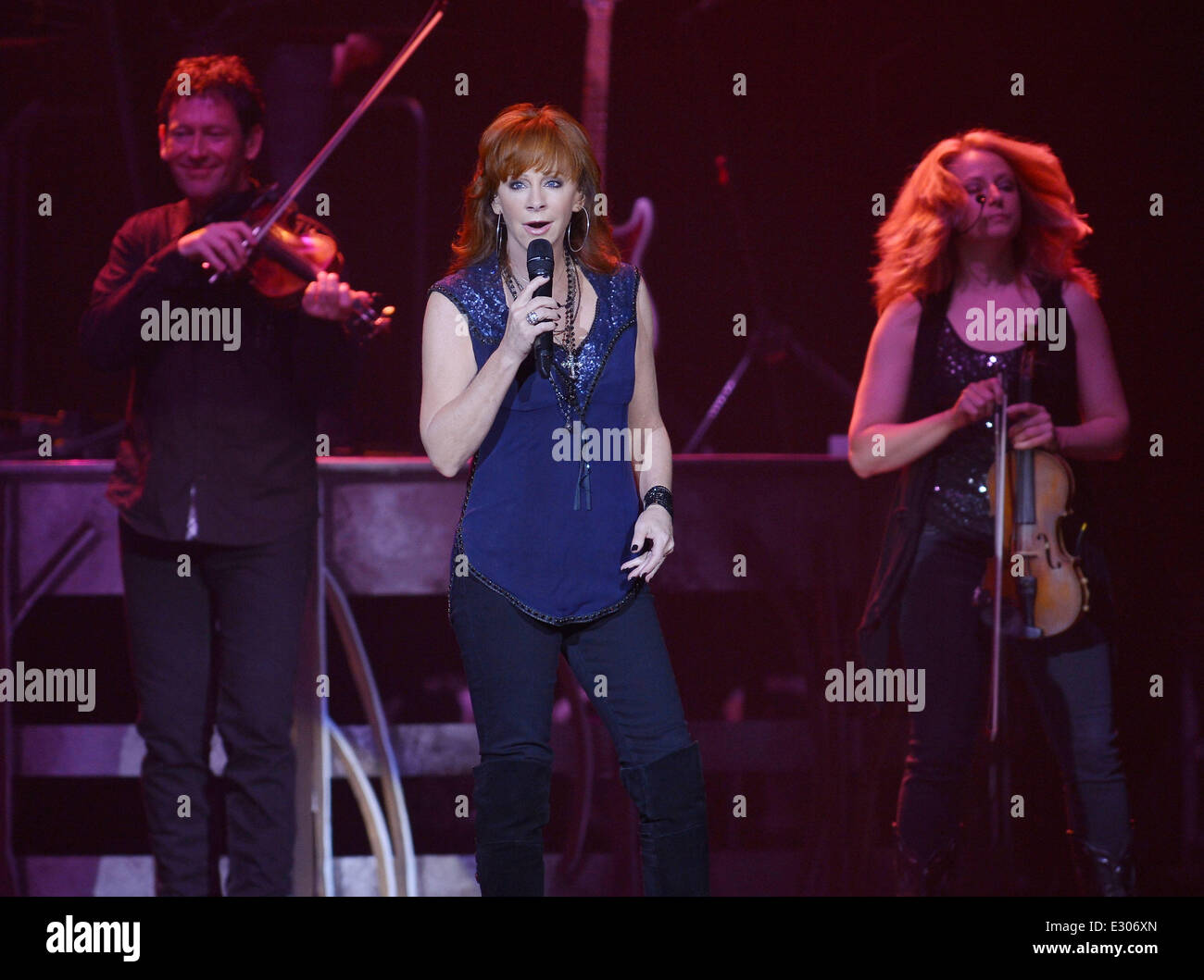 Reba McEntire performs at Hard Rock Live! in the Seminole Hard Rock ...