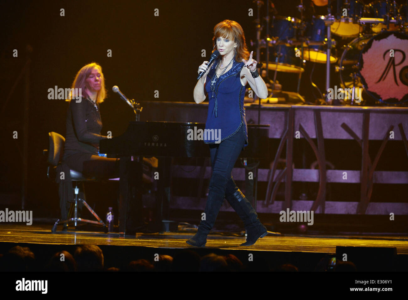 Reba McEntire performs at Hard Rock Live! in the Seminole Hard Rock ...