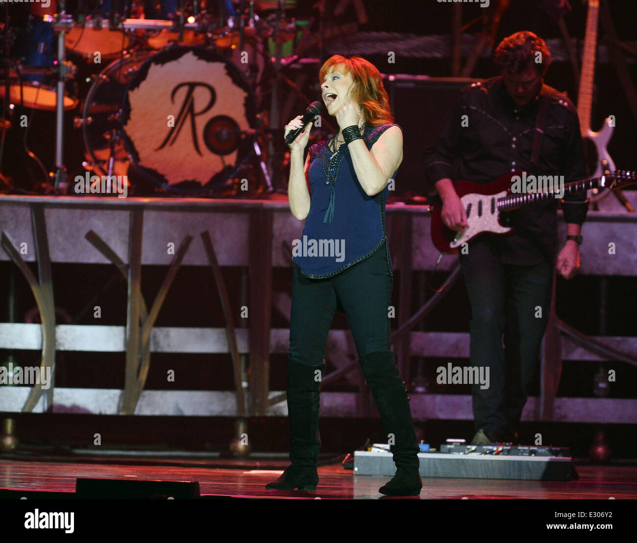 Reba McEntire performs at Hard Rock Live! in the Seminole Hard Rock ...